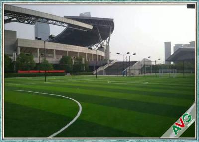 Cina Tappeto erboso artificiale del campo/verde mela verde di calcio 10000 resistenti UV di Dtex in vendita