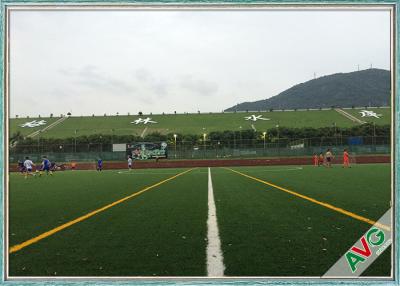 Cina resilienza rilegata del tappeto erboso artificiale di calcio di Dtex di altezza 13000 di 60mm buona in vendita