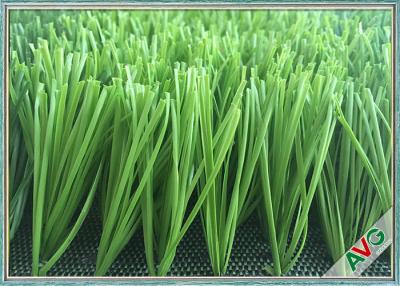 China Relvado artificial do futebol artificial de Cesped/grama sintética delicada para descascar à venda