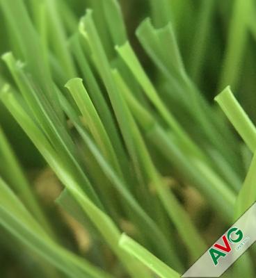 Cina erba artificiale del giardino smontabile di altezza del mucchio di 30mm per il campo da giuoco dei bambini in vendita