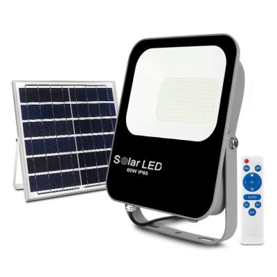 Cina la luce di inondazione alimentata solare di 30w 60w 100w LED impermeabile alluminio Shell della pressofusione in vendita