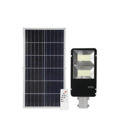 Cina la lampada di via autoalimentata solare 150w, Ip66 l'iluminazione pubblica telecomandata 50000h ha valutato la vita in vendita