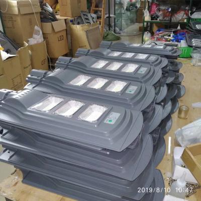 China Anti- Wasser alles in einer LED-Solarstraßenlaterne-40 W 8000mah Batterie 2 Jahre Garantie- zu verkaufen