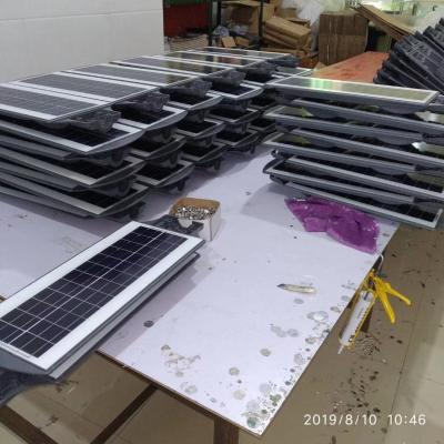 China Anti- Wasser alles in einer LED-Solarstraßenlaterne-40 W 8000mah Batterie 2 Jahre Garantie- zu verkaufen