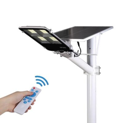 Cina 100 intensità automatica LED dell'iluminazione pubblica solare di watt 265V controllata in vendita