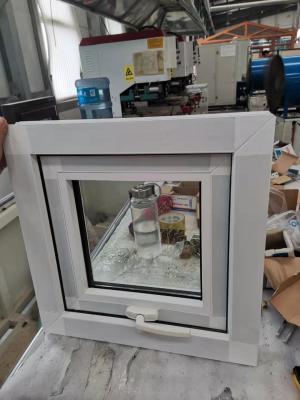 China Hitte-isolatie PVC-luikruimte Wit UPVC-dubbelglazen ramen Te koop