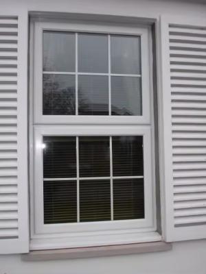 China Lange levensduur Single Hang Vinyl Window Verticaal Schuifglas PVC UPVC Venster Te koop