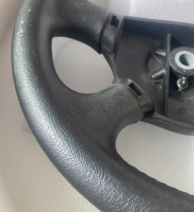 Ergonomic PU steering wheel side profile