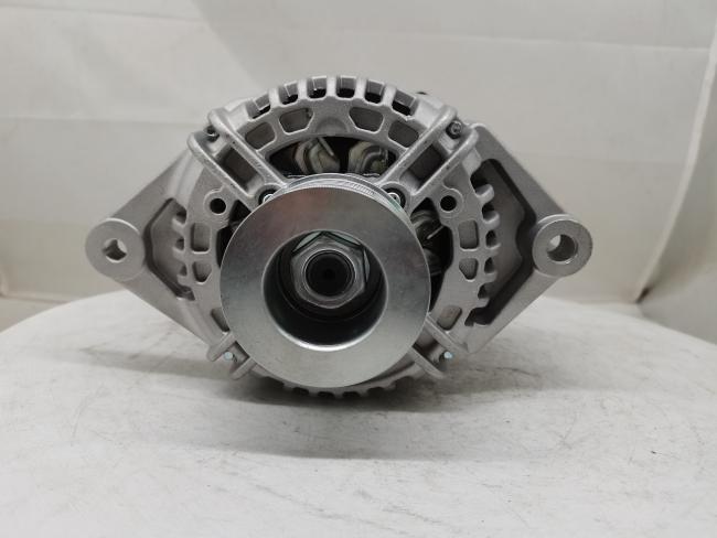 24v車のエンジンの交流発電機