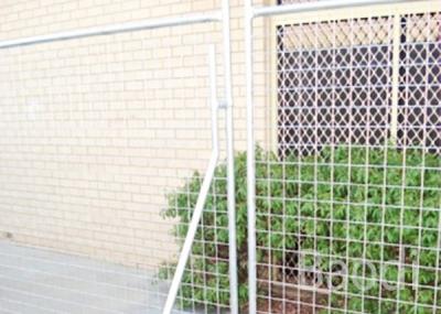 China 40mm Pipe Galvanized Temporary Fence , 2.1 X 2.4m Size Temporary Security Fencing for sale