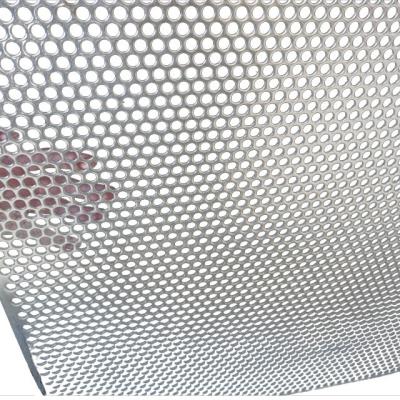Cina Industria Piastra perforante rotonda con piccolo buco pannelli metallici a lamiera perforati da 0,5 mm con resistenza alla corrosione e piccoli buchi rotondi in vendita