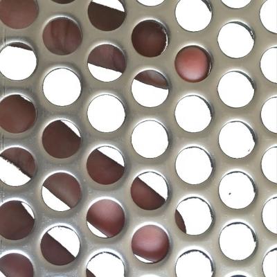 Cina Industria Piastra perforante rotonda con piccolo buco pannelli metallici a lamiera perforati da 0,5 mm con resistenza alla corrosione e piccoli buchi rotondi in vendita
