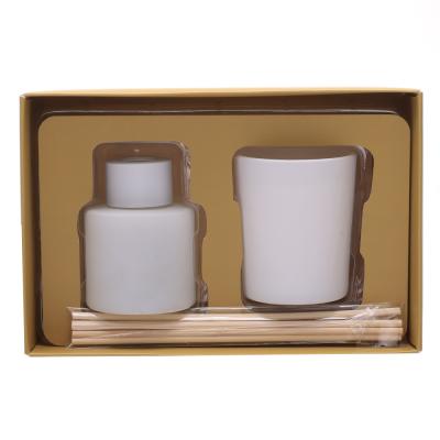 Cina 50ml Matte White Bottle Reed Diffuser ha messo con il cappuccio di legno ha sentito le candele in vendita