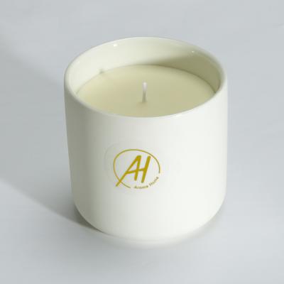 China il barattolo della ceramica del coperchio del metallo bianco del campione libero 400g ha sentito la candela 10*10cm for sale
