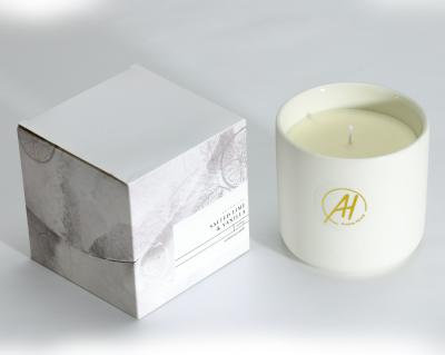 Cina il barattolo della ceramica del coperchio del metallo bianco del campione libero 400g ha sentito la candela 10*10cm in vendita