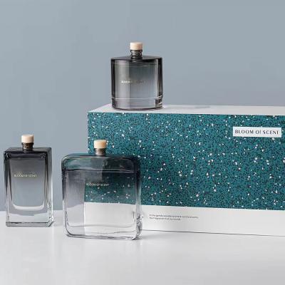Cina Fragranza quadrata Reed Diffuser With Gift Box del profumo della stanza della bottiglia del cilindro in vendita