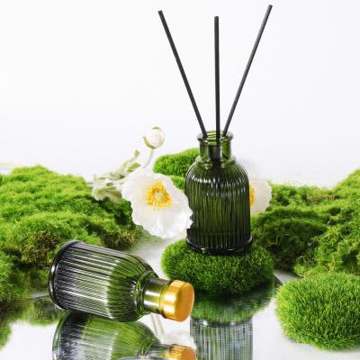 Cina Bottiglia di vetro Reed Diffuser Private Label 100ml di fragranza con il coperchio del metallo dell'oro in vendita