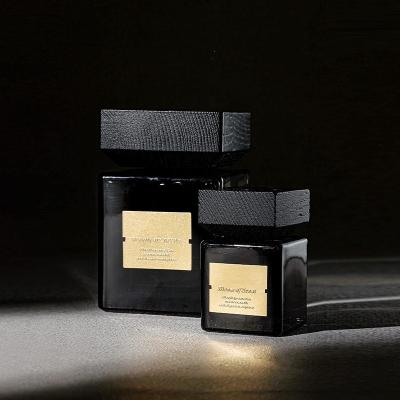 China Perfumes luxuosos Reed Diffuser 500ml da casa do aroma da vara da garrafa de vidro com caixa do pacote à venda