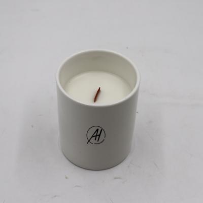 Cina La sensazione dell'aroma ha sentito la candela ceramica bianca con lo stoppino di legno in vendita