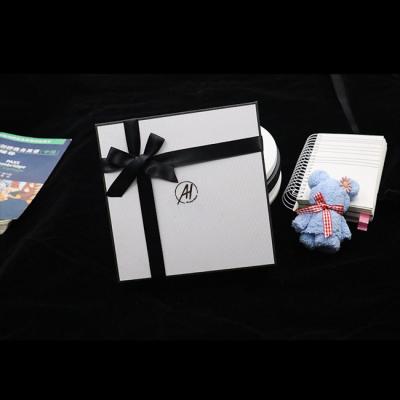 Cina Regalo di lusso della bottiglia del quadrato di Reed Diffuser 180ml dell'aroma messo con la scatola bianca in vendita