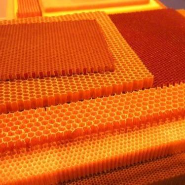 Cina Il centro di favo personalizzabile di Aramid del grado di aviazione di densità 4,8 con resistenza chimica in vendita