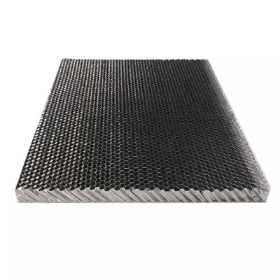 Cina A1 ignifuge 1220*2440mm Honeycomb in alluminio con foro esagonale o personalizzato in vendita