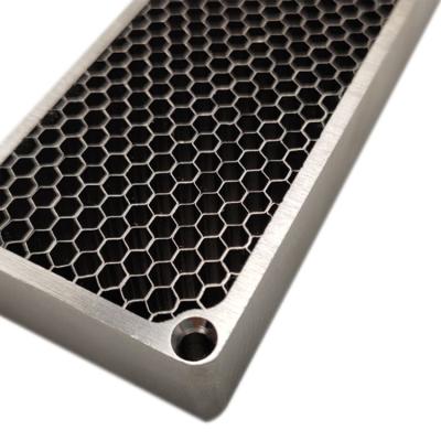 Cina Con telaio 304 in acciaio inossidabile Core Honeycomb per la ventilazione Waveguide finestra in vendita