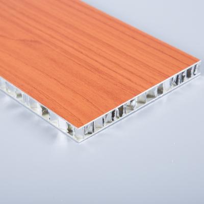 Cina strato di alluminio del favo di 300x750mm, pannelli di pavimento di alluminio del favo del sottopassaggio in vendita