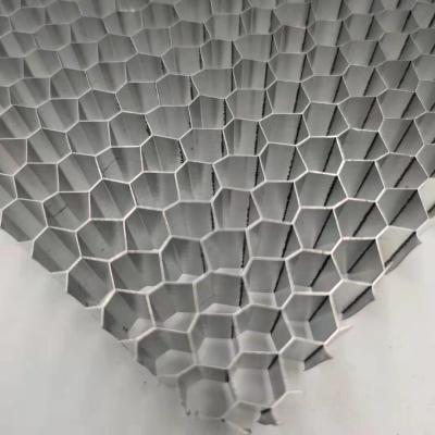 China Núcleo de favo de mel de alumínio sextavado 5 10 15 20mm ou customizáveis à venda