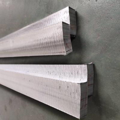 Cina Il centro di favo di alluminio a forma di della striscia con tutto lo spessore può essere tagliato per la pavimentazione in vendita