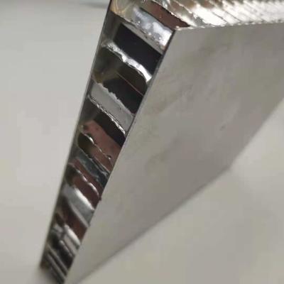 Cina Strato di alluminio rivestito del favo del PE e di PVDF per il rivestimento della parete in vendita