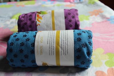 中国 網袋が付いている microfiber のヨガ タオルのヨガのマット タオル 販売のため