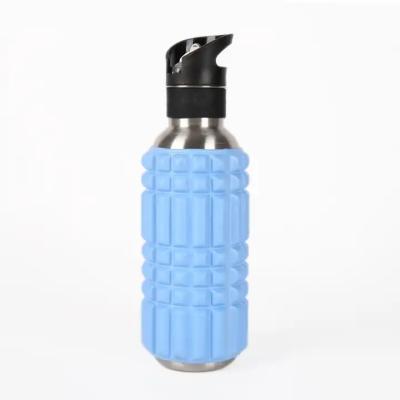 中国 Fashion Multi-function drinking sports water roller bottle foam roller water bottle 販売のため