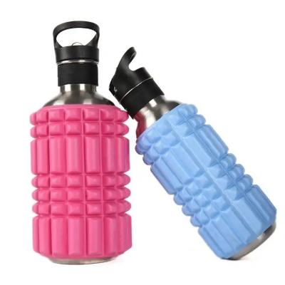 中国 Fashion Multi-function drinking sports water roller bottle foam roller water bottle 販売のため