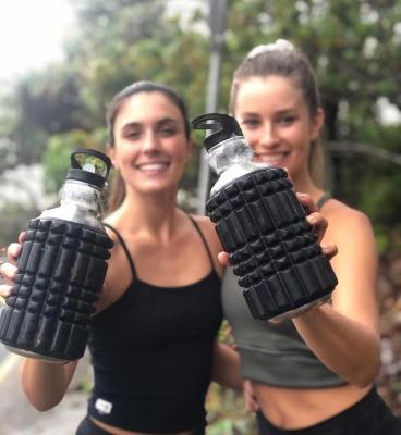 中国 Fashion Multi-function drinking sports water roller bottle foam roller water bottle 販売のため