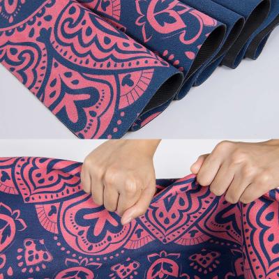 中国 anti slip eco friendly factory in Ningbo self rolling 3 mm suede yoga mats outdoor 販売のため