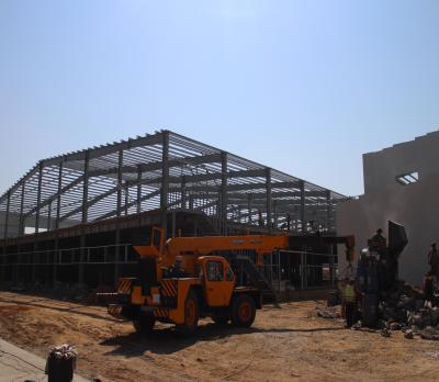 China Caliente sumergido galvanizó la estructura de acero ligera Warehouse para la durabilidad y la protección máximas en venta