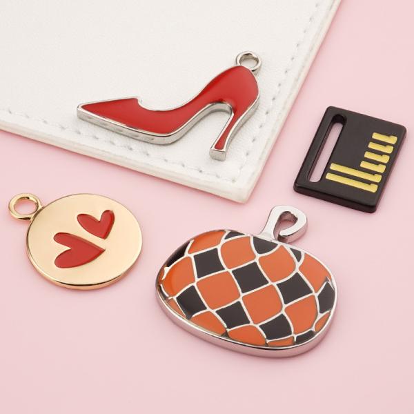 Quality Customized Eco-friendly Hollow Logo Round Tag Hanging Metal Bag Tag for Handbag for sale