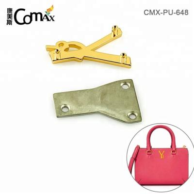 中国 Custom Zinc Alloy Tag for Bag Accessories Small Gold Metal Letter Plate Design 販売のため