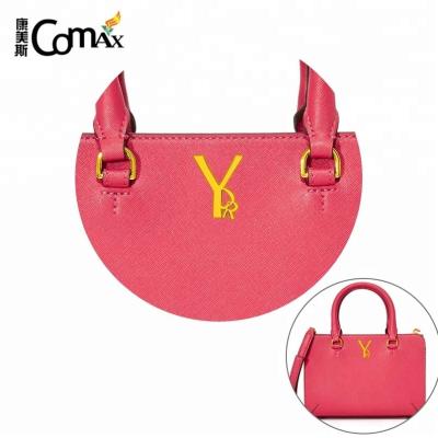 中国 Custom Zinc Alloy Tag for Bag Accessories Small Gold Metal Letter Plate Design 販売のため