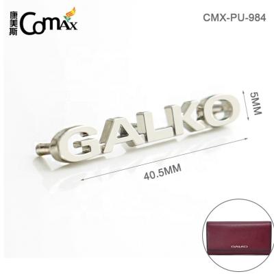 Cina Small Metal Name Plate Customized Size Letter Logo Label for Purse Hardware Wallet in vendita