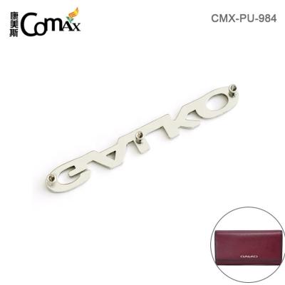 Cina Small Metal Name Plate Customized Size Letter Logo Label for Purse Hardware Wallet in vendita