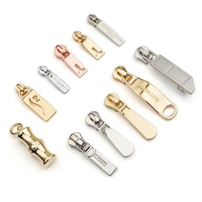 Chine Custom Metal Zipper Pull Logo for Plating Bag Zipper Head Puller Customized à vendre