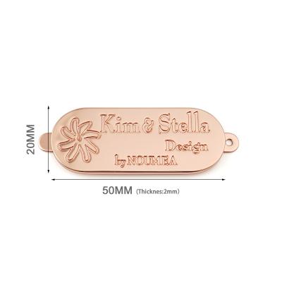 中国 Rose Gold Custom Logo Metal Label for Fashion Designer Handbags User-Friendly Design 販売のため
