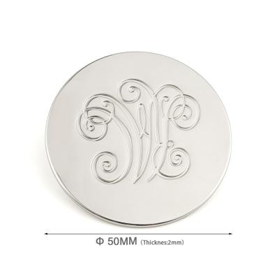 Cina Personalized Round Tag Metal Logo Nameplate for Handbag Accessories Prevent Fade Surface in vendita
