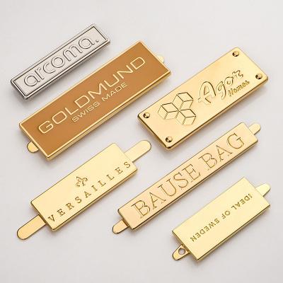 China Rectangle Metal Logo Name Metal Gold Logo Tag Plate Custom Embossed Metal Label for Bag à venda