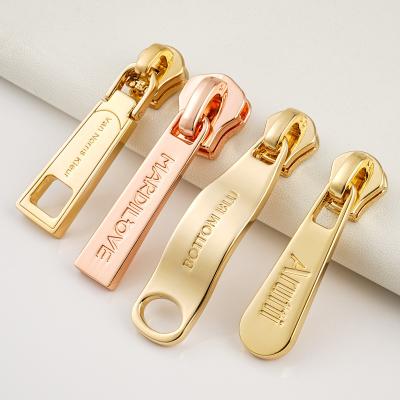 Cina Custom Engraved Logo Metal Zipper Puller for 5 Zipper Bag Clothes Backpack Customized in vendita