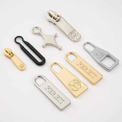 Cina Custom Engraved Logo Metal Zipper Puller for 5 Zipper Bag Clothes Backpack Customized in vendita