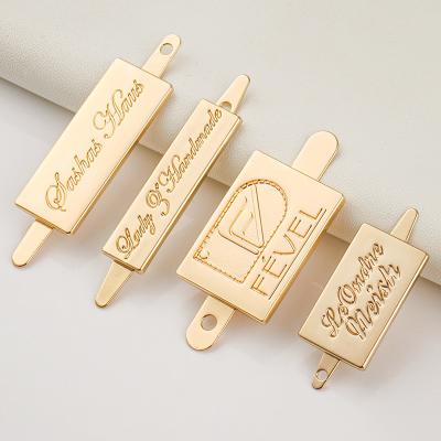 China Custom Metal Logo Tag for Handbag Design Metal Bag Labels Custom Gold Engraving Logo à venda