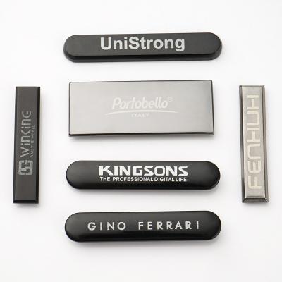 China Fashion Die Casting Metal Tag For Furniture Embossed Logo Customized Metal Label à venda